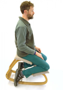 Kneeling Chairs: Easy and Effective Ergonomics | Modeets©